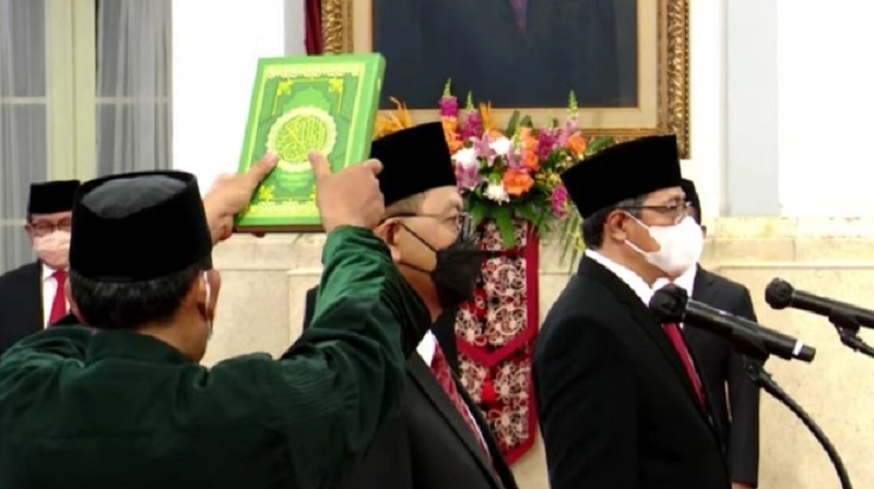 Jokowi Lantik Bambang Susantono Jadi Kepala Otorita IKN Nusantara Jokowi Lantik Bambang Susantono Jadi Kepala Otorita IKN Nusantara