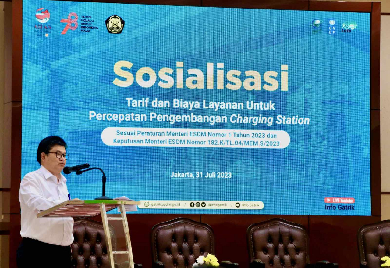 Pemerintah Tetapkan Biaya Layanan Pengisian Listrik pada SPKLU