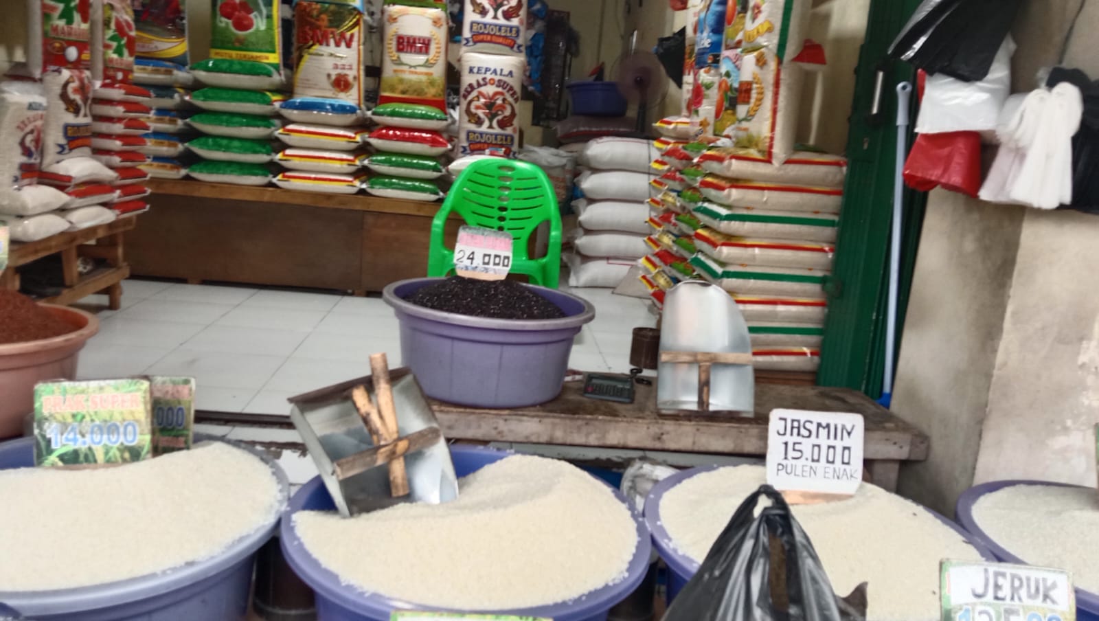 Pemerintah Tetapkan HET Beras Medium Rp13.500 - Rp15.500 Per Kilogram